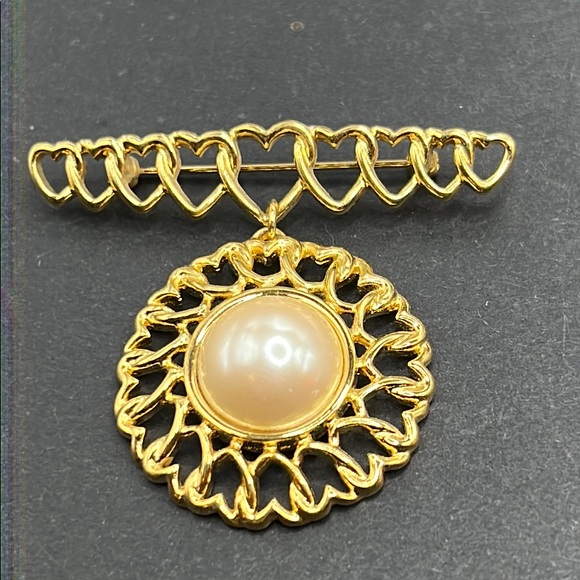 Monet | Jewelry | Vintage Monet Pearl Sweetheart Brooch | Poshmark